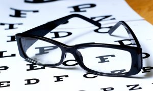 5 Signs Indicating That You Might Need Eyeglasses – Youreyewearguide.com